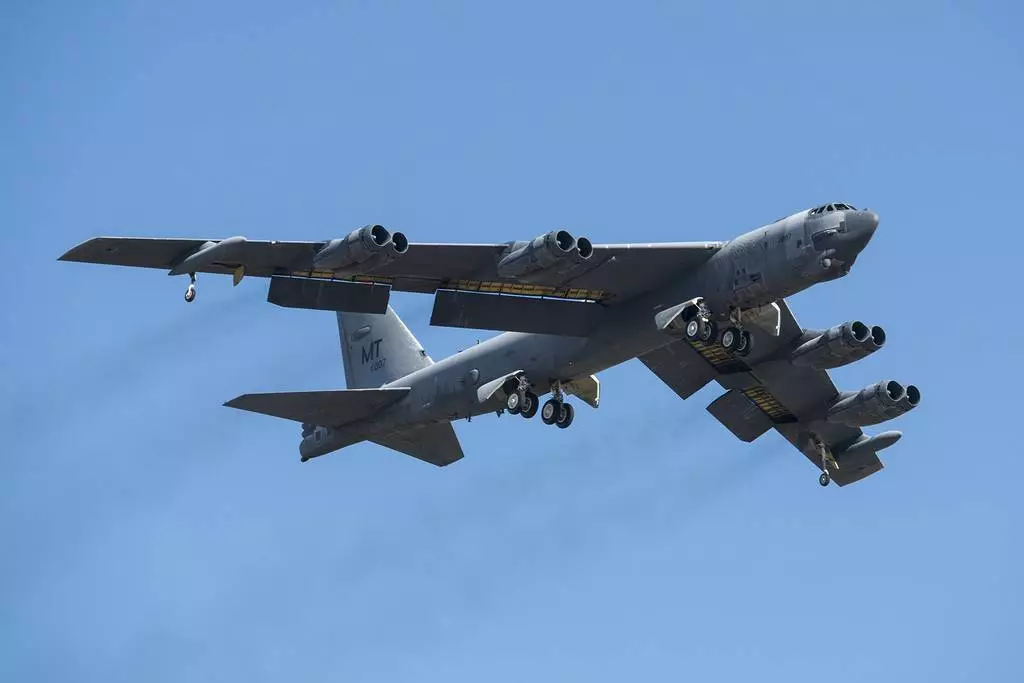 B-52 der Air Force patrouillieren im Südchinesischen Meer