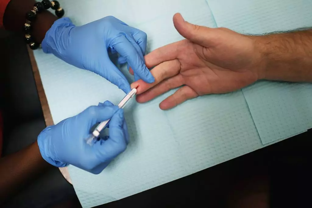 Nova política mantém tropas HIV-positivas implantáveis, proíbe separação involuntária em alguns casos